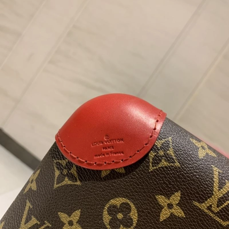 Top match Louis Vuitton Suitcase