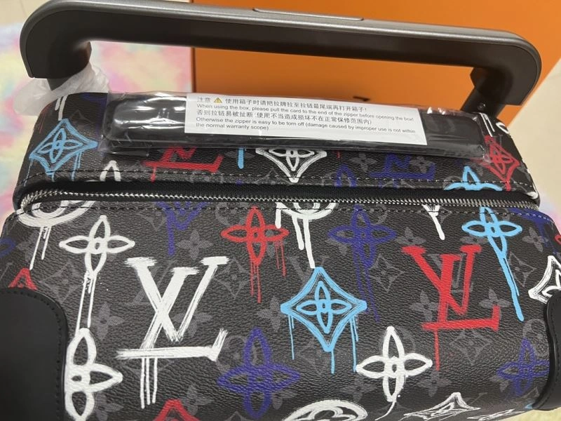 Top mirror Louis Vuitton Suitcase
