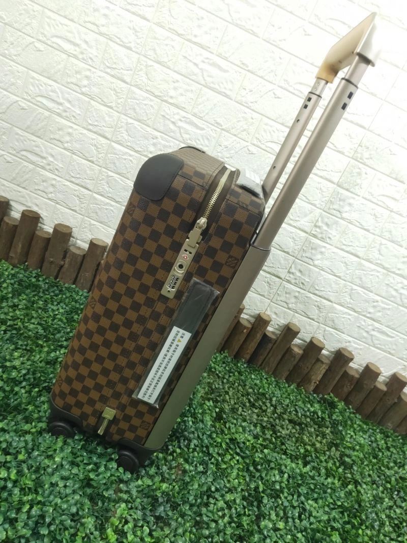 Top match Louis Vuitton Suitcase