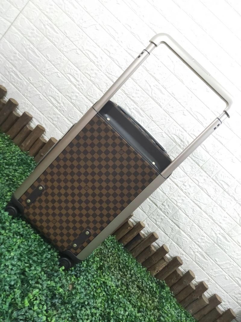 Top match Louis Vuitton Suitcase