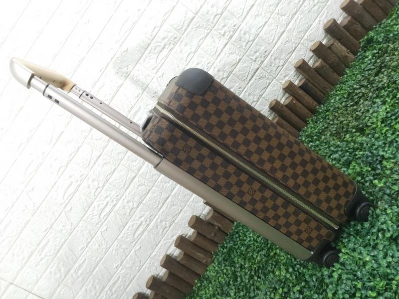 Top match Louis Vuitton Suitcase