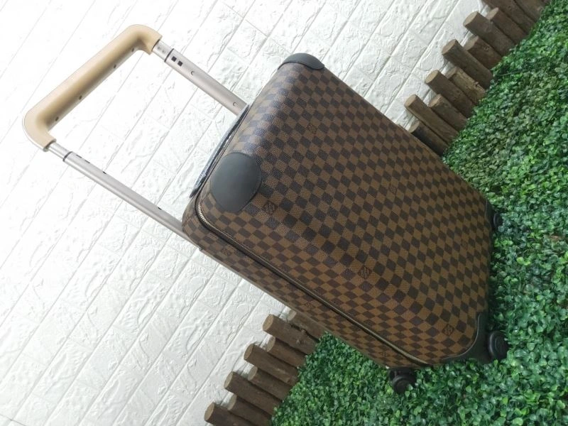 Top match Louis Vuitton Suitcase