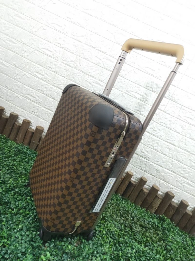 Top match Louis Vuitton Suitcase
