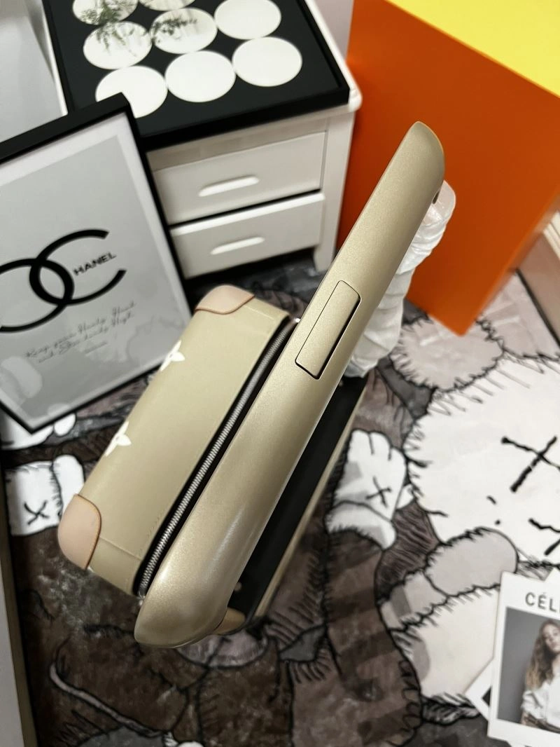 Low-cost Louis Vuitton Suitcase