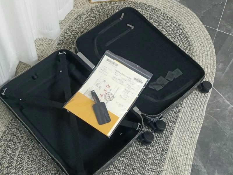 Low-cost Louis Vuitton Suitcase