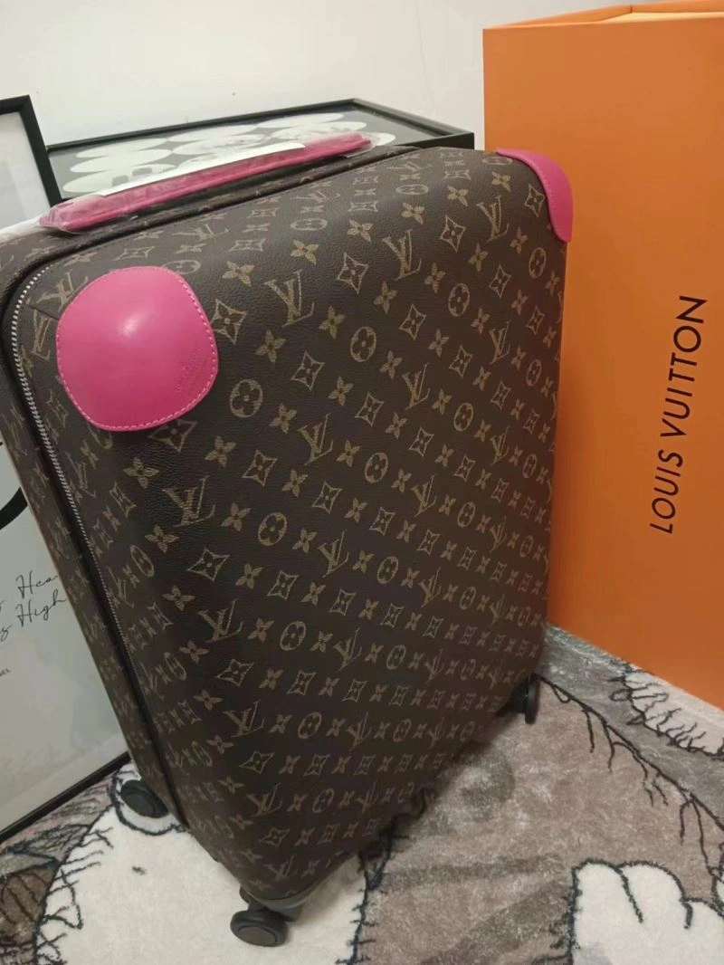 Top mirror Louis Vuitton Suitcase