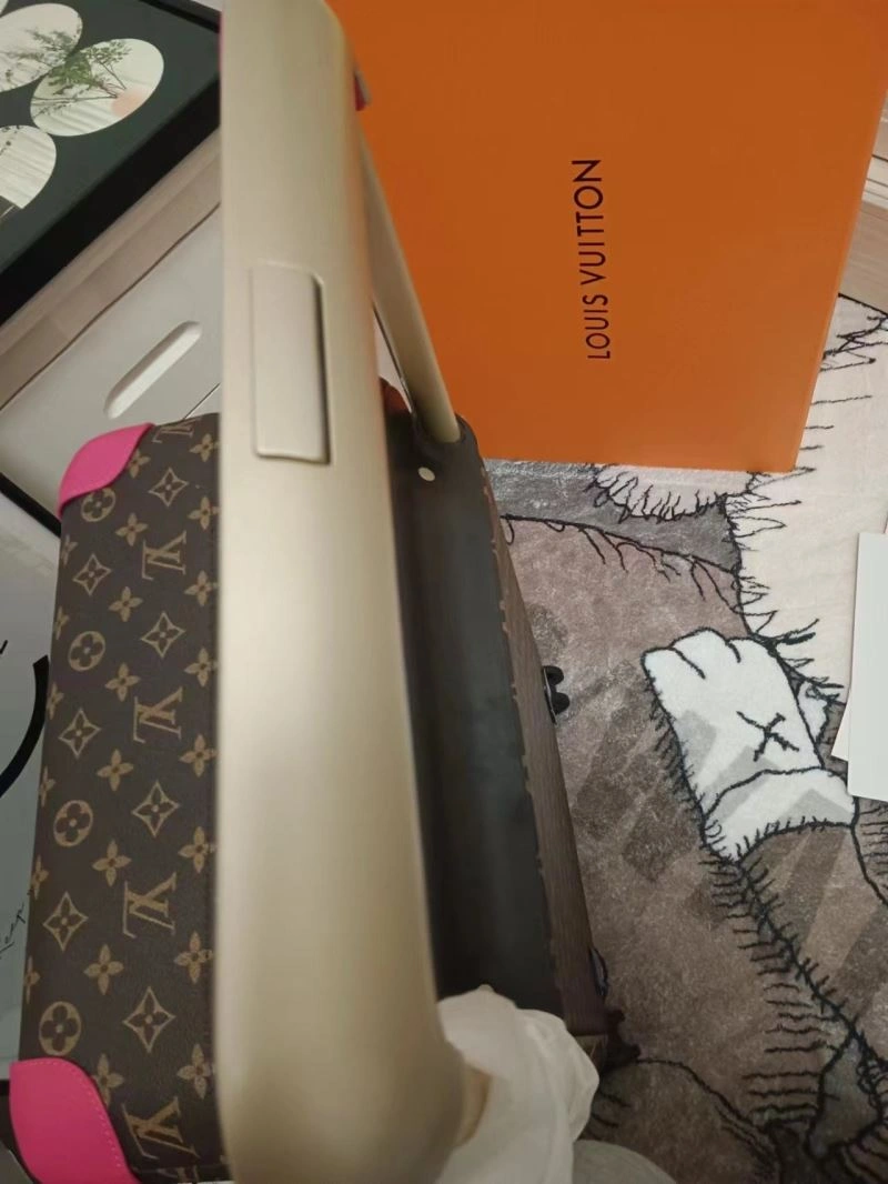 Top mirror Louis Vuitton Suitcase