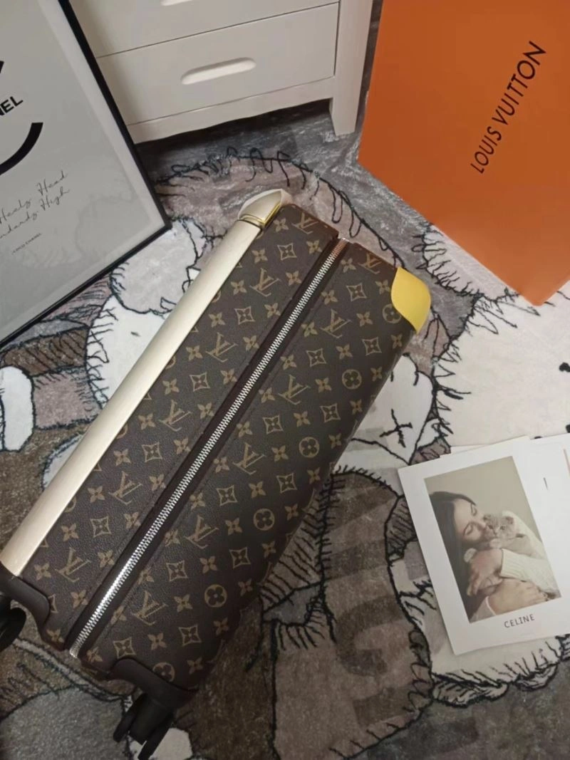 Accurate model Louis Vuitton Suitcase