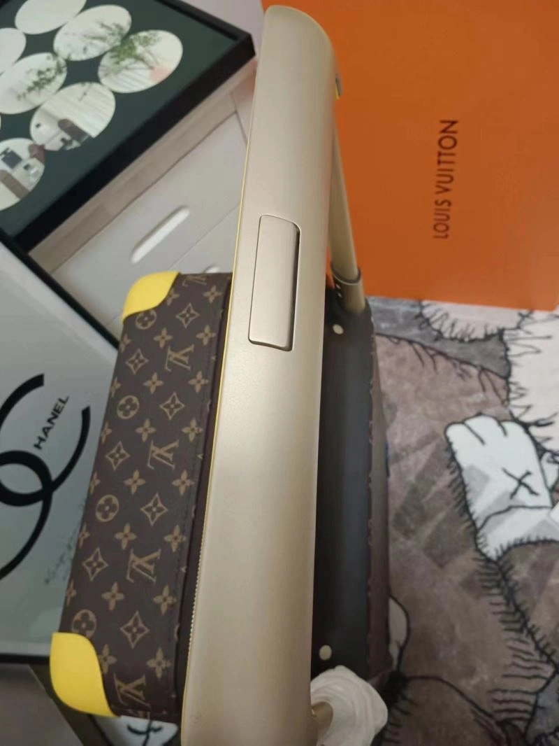 Accurate model Louis Vuitton Suitcase