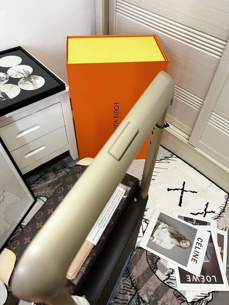 Top mirror Louis Vuitton Suitcase