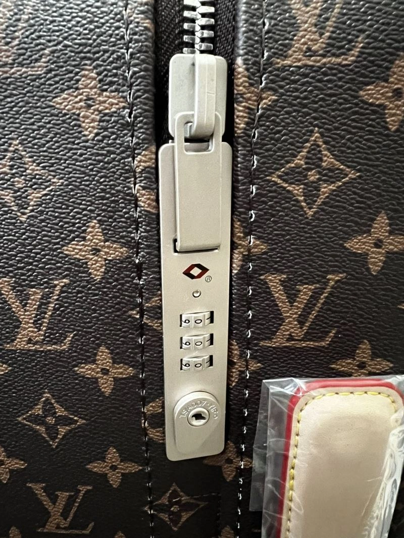 Top mirror Louis Vuitton Suitcase