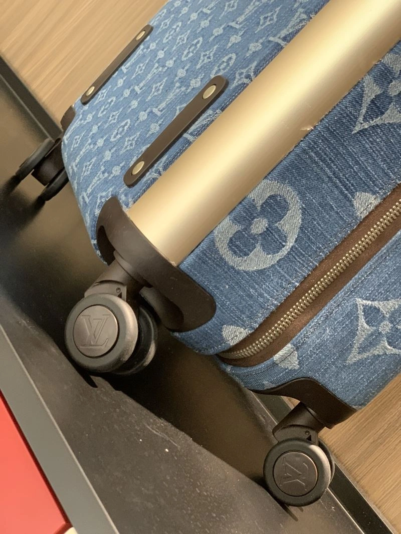 Mirror quality Louis Vuitton Suitcase