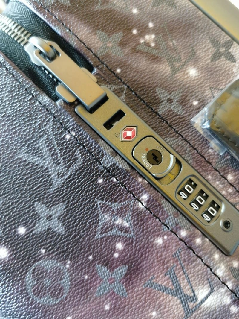 Top mirror Louis Vuitton Suitcase