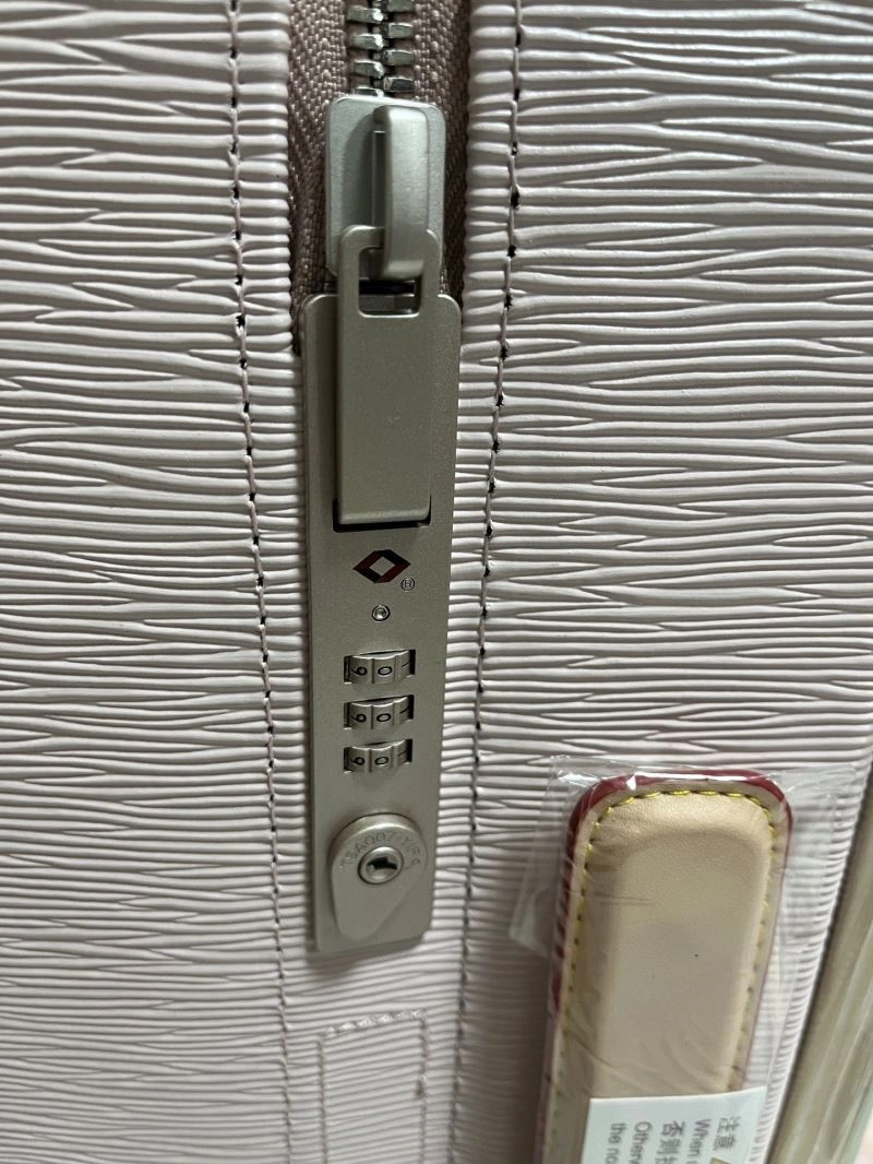 Top match Louis Vuitton Suitcase