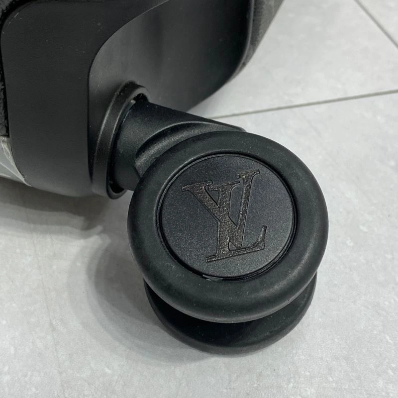 Mirror quality Louis Vuitton Suitcase