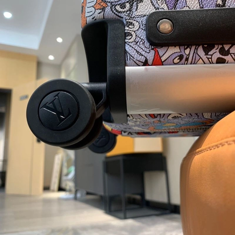 High fidelity Louis Vuitton Suitcase