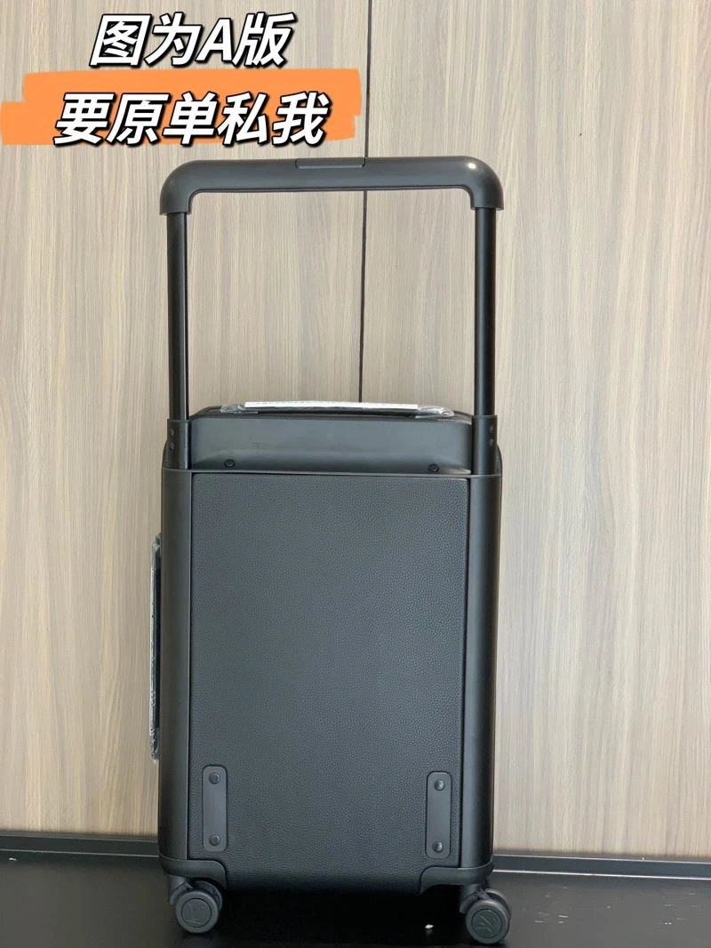 Accurate model Louis Vuitton Suitcase