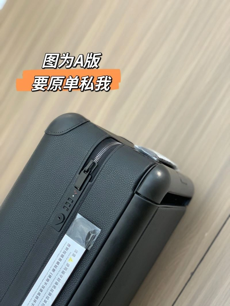 Accurate model Louis Vuitton Suitcase