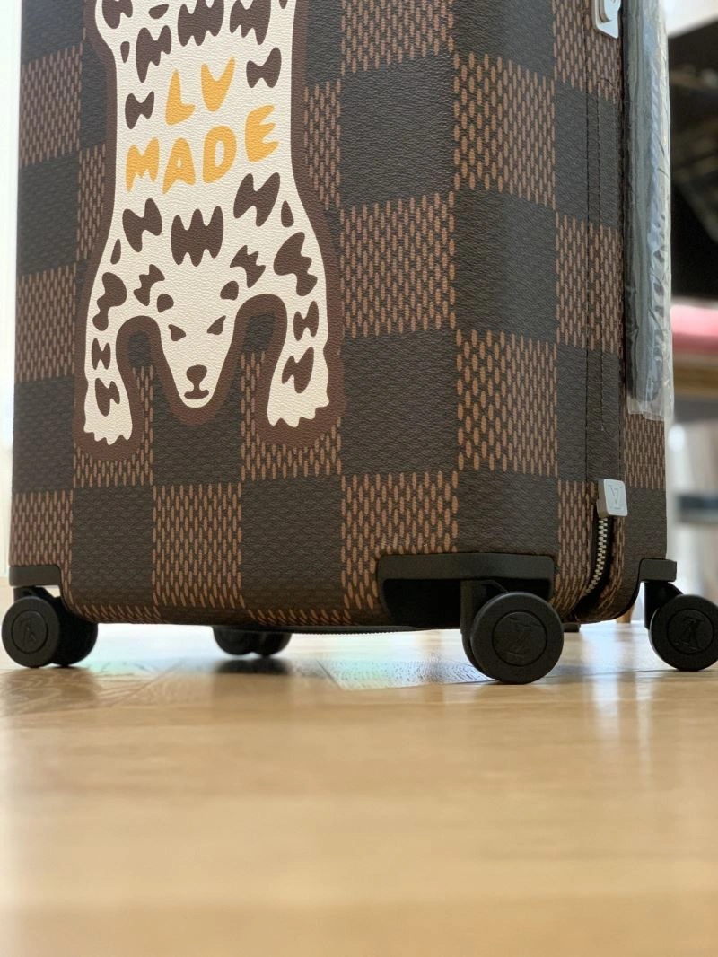 Top match Louis Vuitton Suitcase