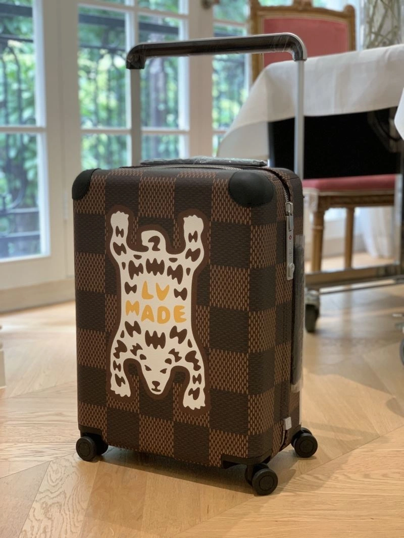 Top match Louis Vuitton Suitcase