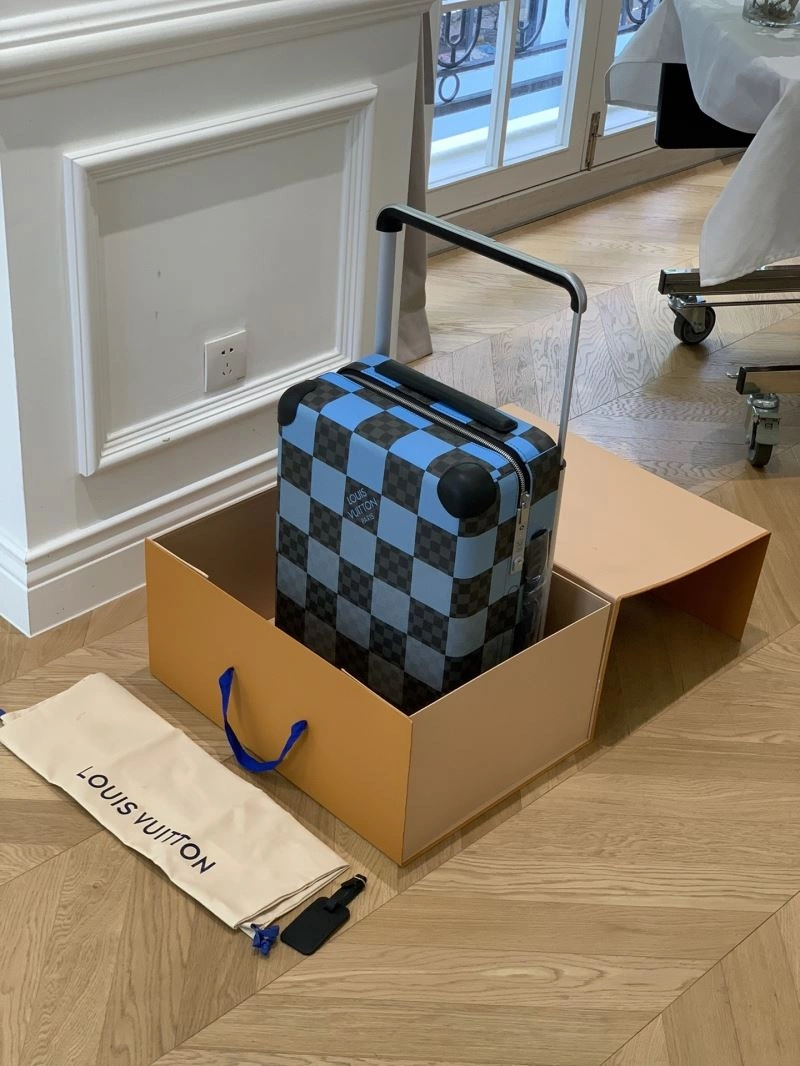 High fidelity Louis Vuitton Suitcase