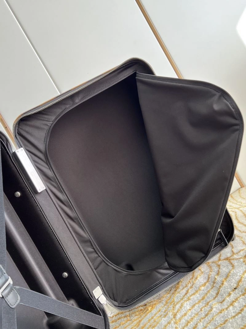 High fidelity Louis Vuitton Suitcase