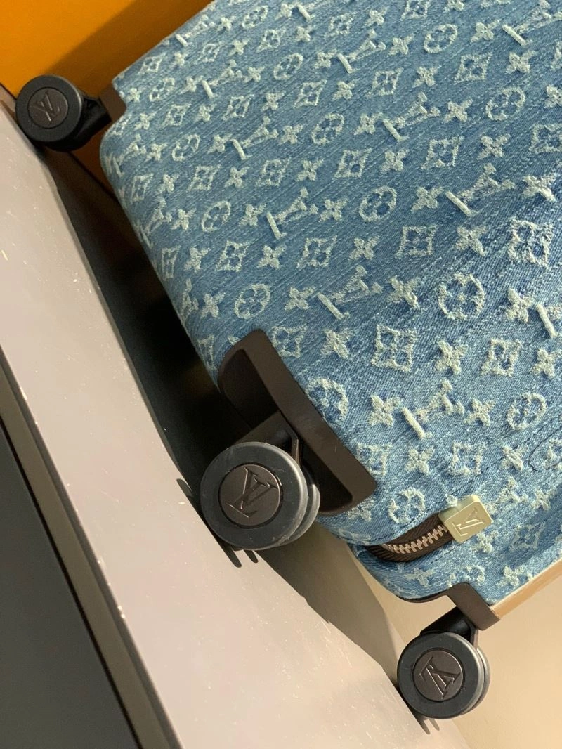 High fidelity Louis Vuitton Suitcase