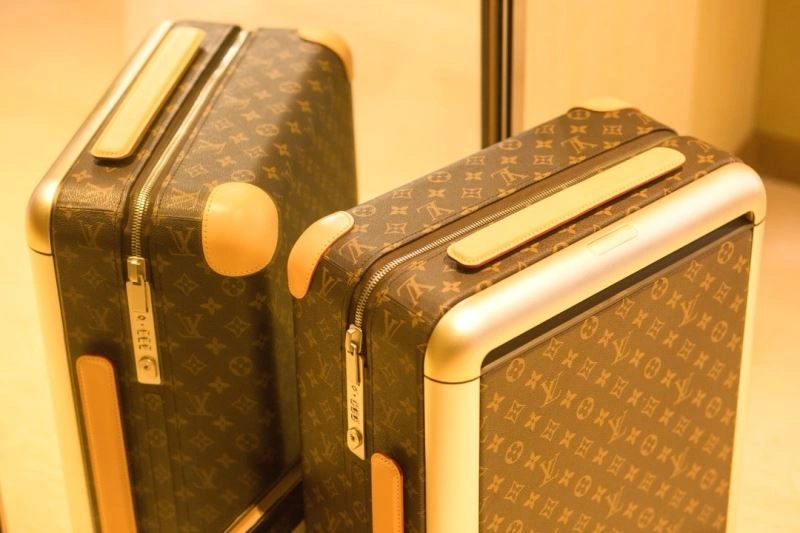 Low-cost Louis Vuitton Suitcase