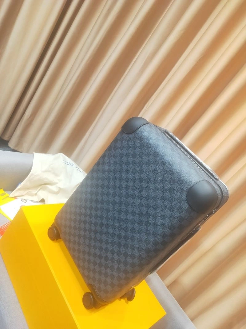 Accurate model Louis Vuitton Suitcase