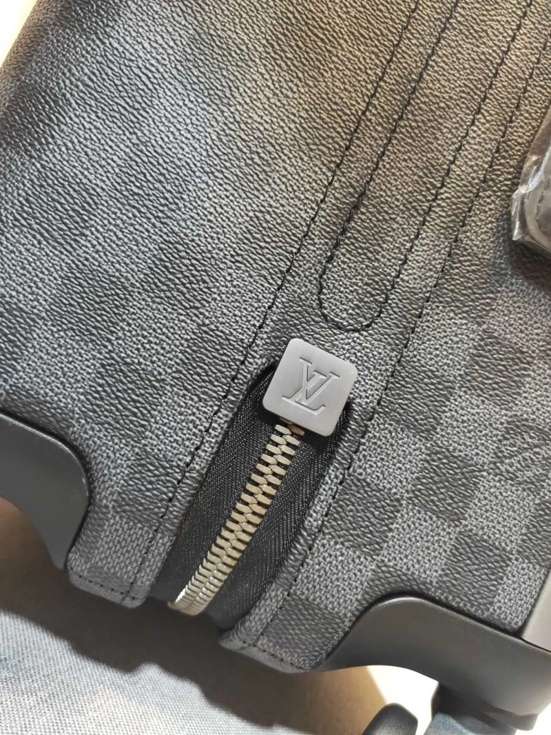 Accurate model Louis Vuitton Suitcase