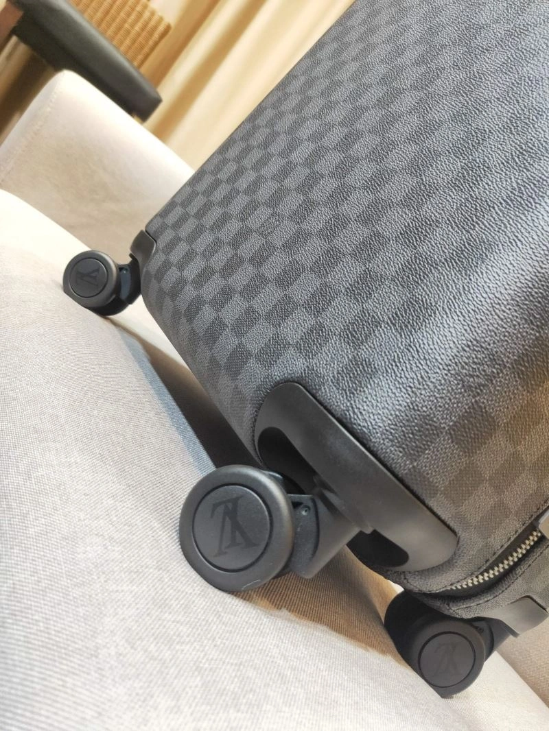 Accurate model Louis Vuitton Suitcase