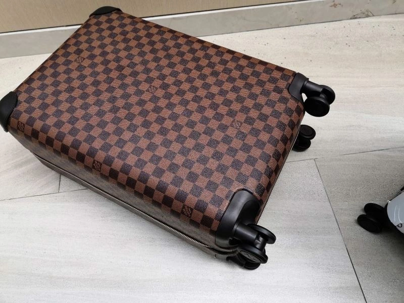Accurate model Louis Vuitton Suitcase