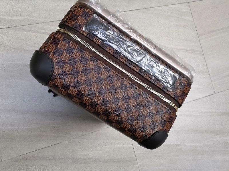 Accurate model Louis Vuitton Suitcase