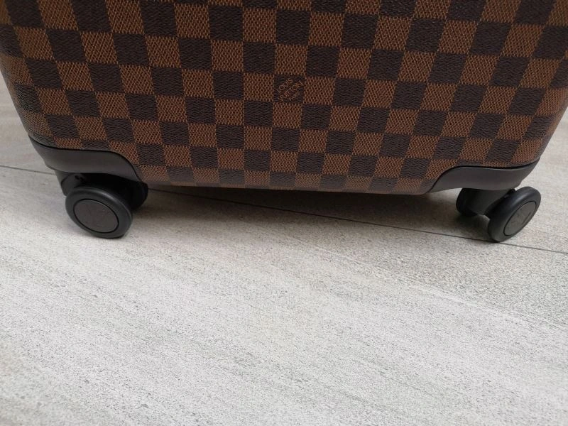 Accurate model Louis Vuitton Suitcase