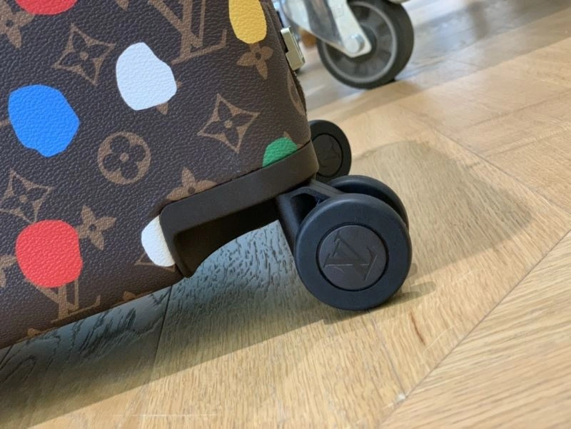 Factory-made Louis Vuitton Suitcase
