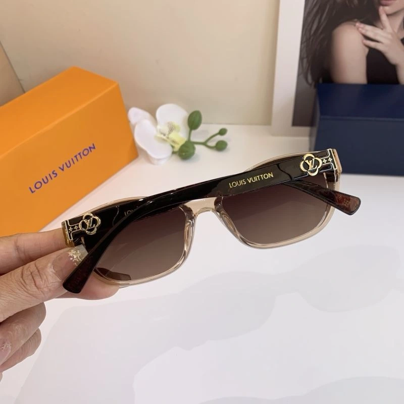 Accurate model Louis Vuitton Sunglasses