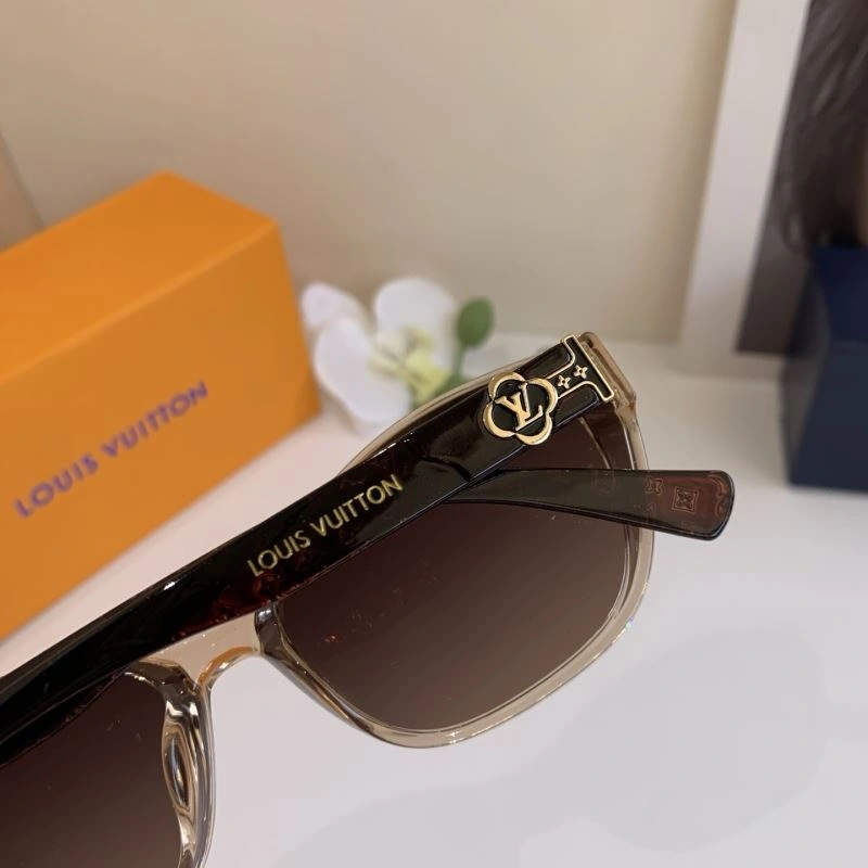 Accurate model Louis Vuitton Sunglasses