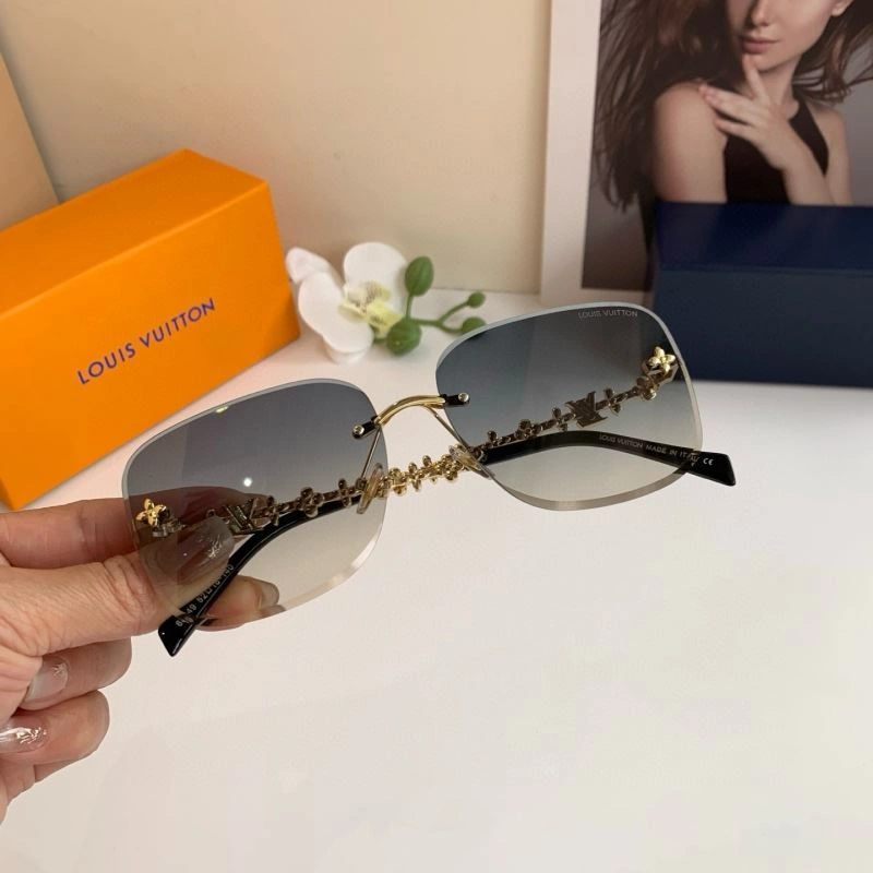 Accurate model Louis Vuitton Sunglasses