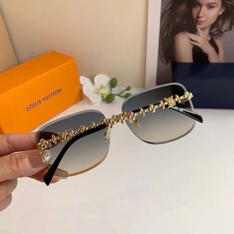 Accurate model Louis Vuitton Sunglasses