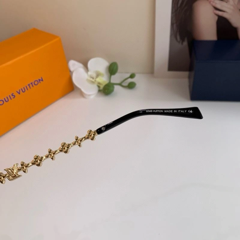 Accurate model Louis Vuitton Sunglasses