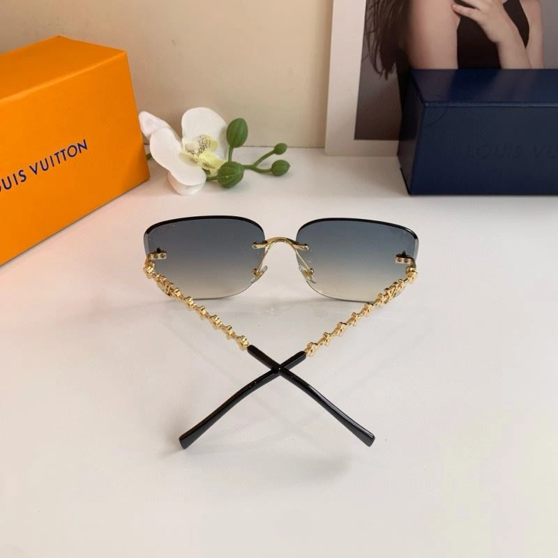 Accurate model Louis Vuitton Sunglasses