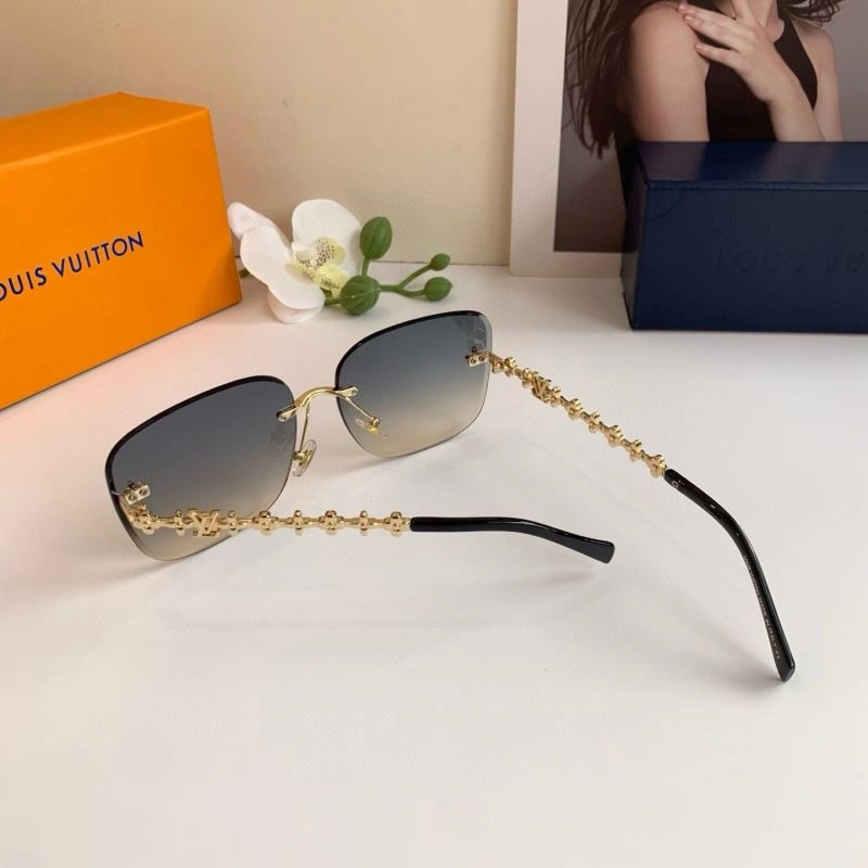 Accurate model Louis Vuitton Sunglasses