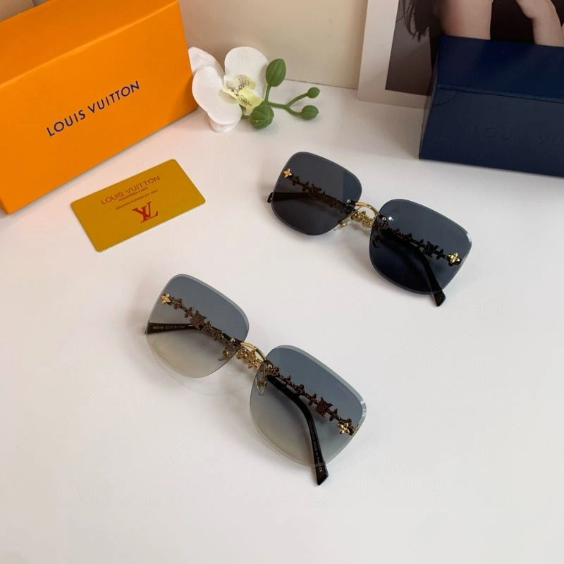 Accurate model Louis Vuitton Sunglasses