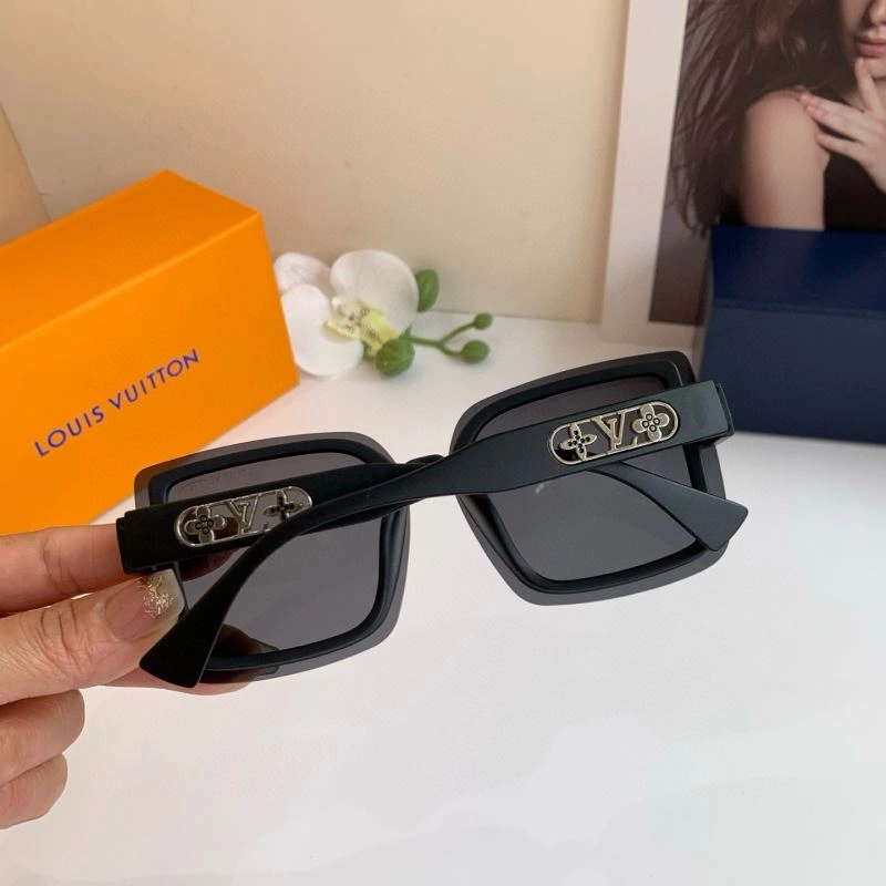 Exact replica Louis Vuitton Sunglasses
