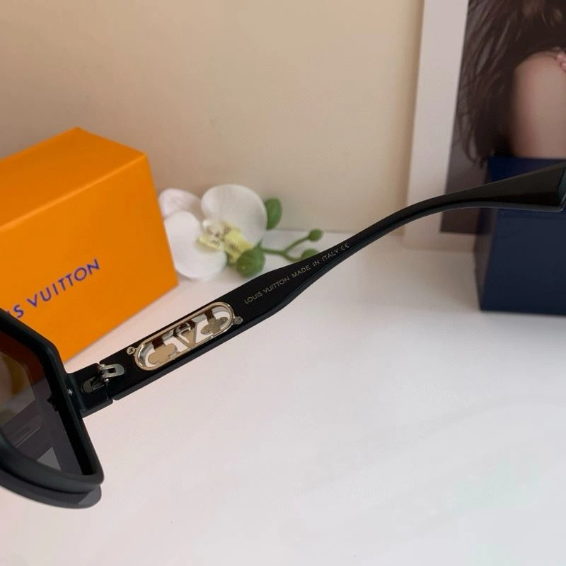 Exact replica Louis Vuitton Sunglasses