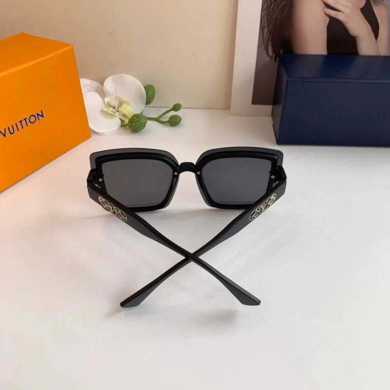 Exact replica Louis Vuitton Sunglasses