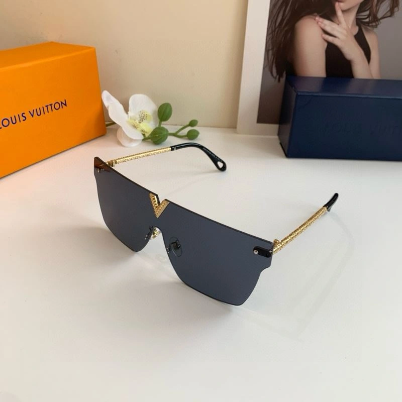 Accurate model Louis Vuitton Sunglasses