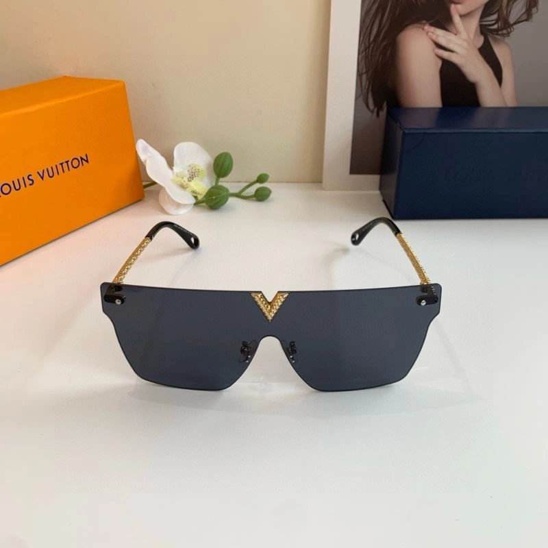Accurate model Louis Vuitton Sunglasses