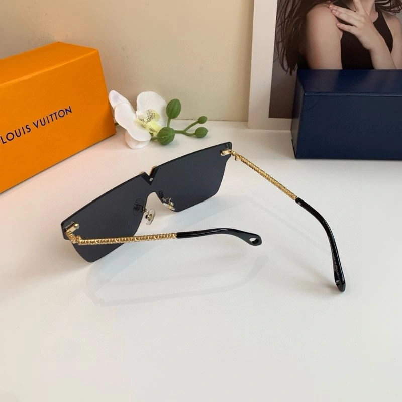Accurate model Louis Vuitton Sunglasses