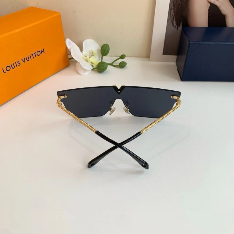 Accurate model Louis Vuitton Sunglasses